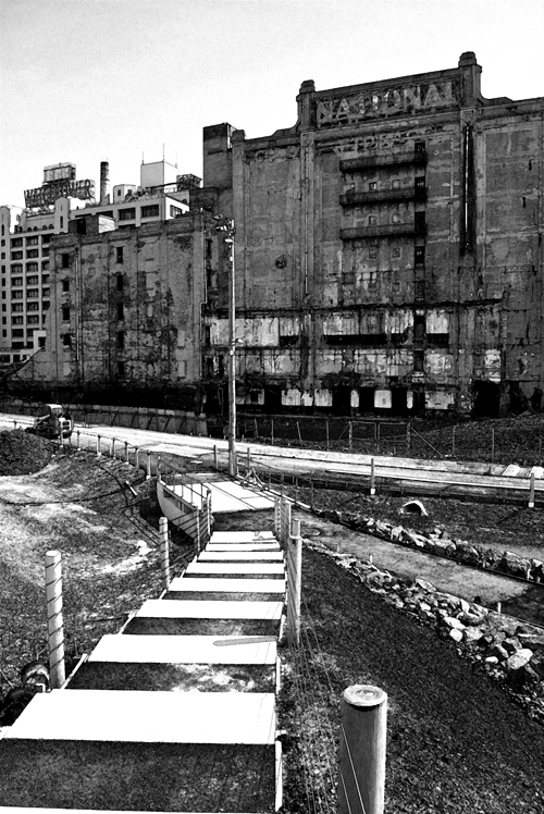 National Cold Storage – Brooklyn Bridge Park – Lawns Closed | Fading Ad ...